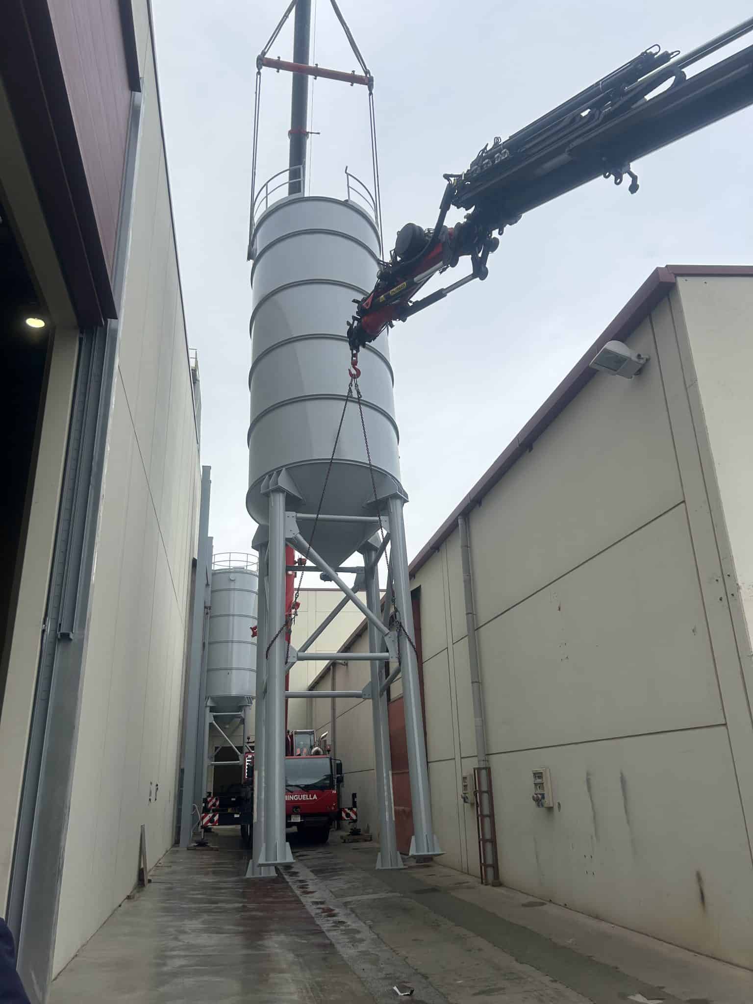 Manufacture and assembly of 2 sand silos of 50m3 for a company in the ...